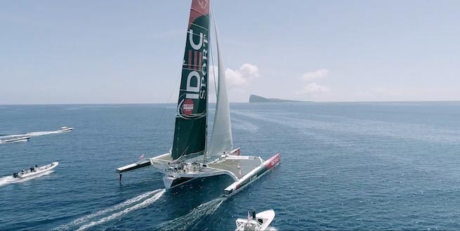 FRANCIS JOYON HAS SET SAIL: IDEC SPORT IS HEADING FOR VIETNAM - IDEC SPORT