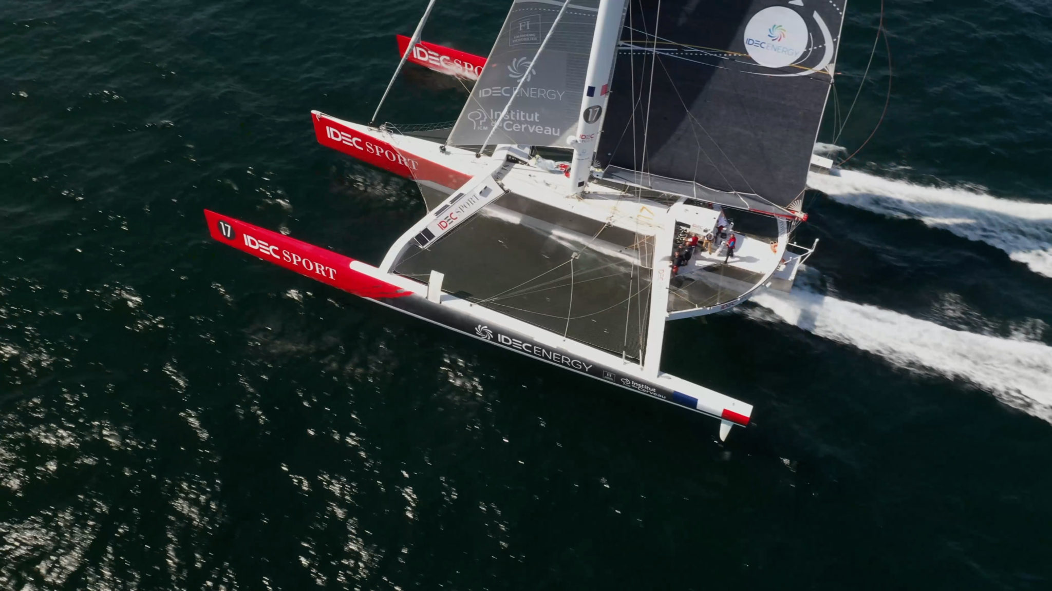 FRANCIS JOYON ET LE MAXI-TRIMARAN IDEC SPORT DE RETOUR SUR LA ROUTE DE ...